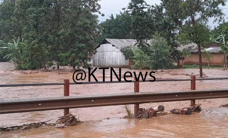 Traffic Paralysed in Mbale City As Nabiyonga River floods. – Kamwokya Times